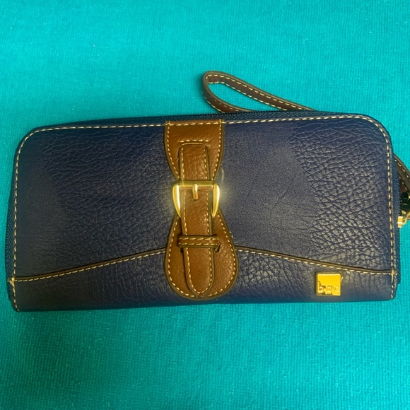 b.o.c. | Bags | Zippered Wallet | Poshmark